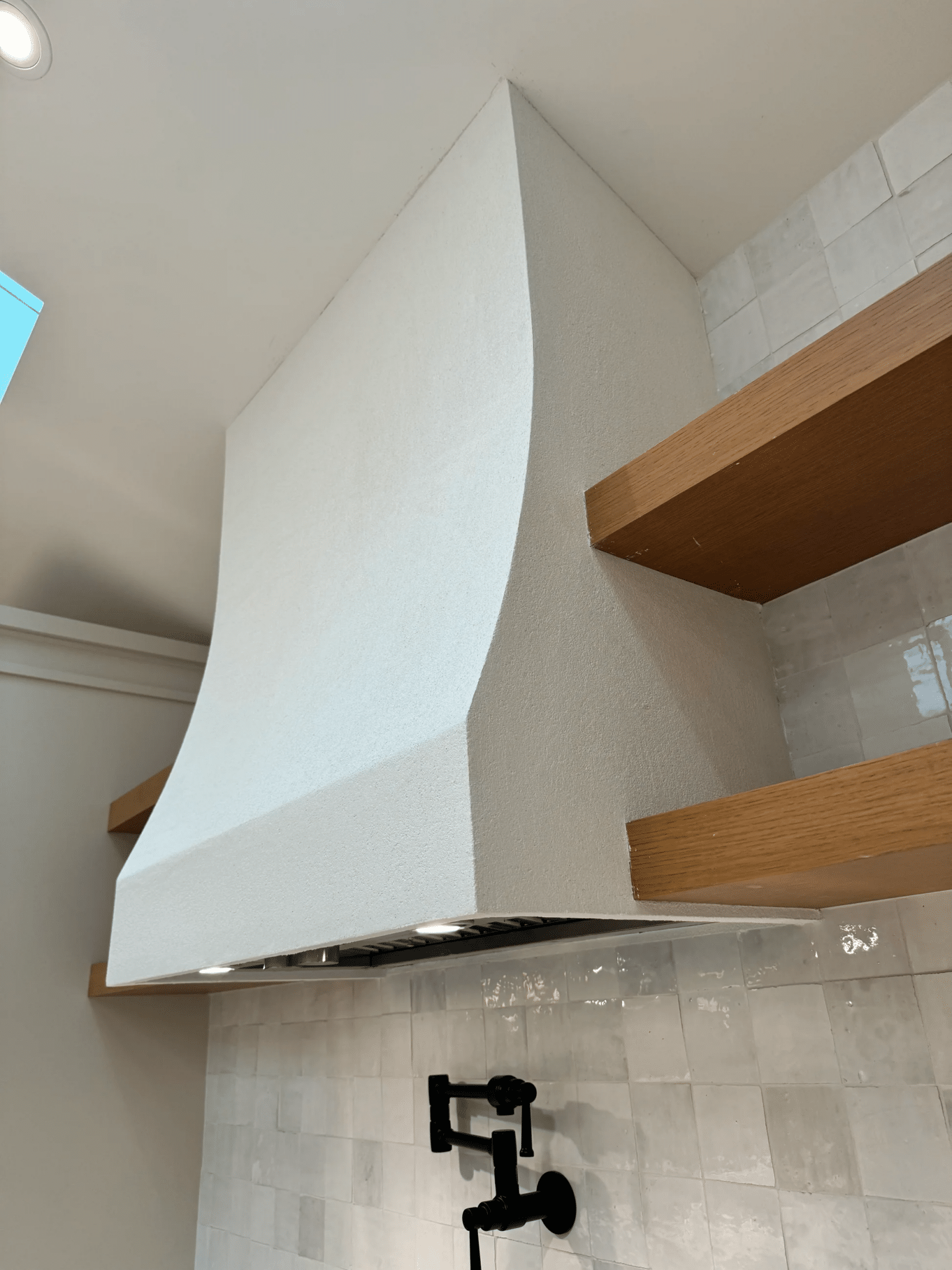 Enhancing Your Kitchen with Plaster Hoods: A Functional and Aesthetic ...