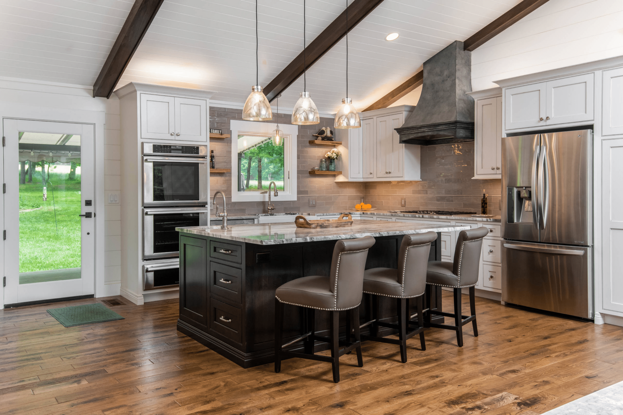 Rustic Revival: Designing Your Ranch Kitchen Makeover - The Compact Kitchen