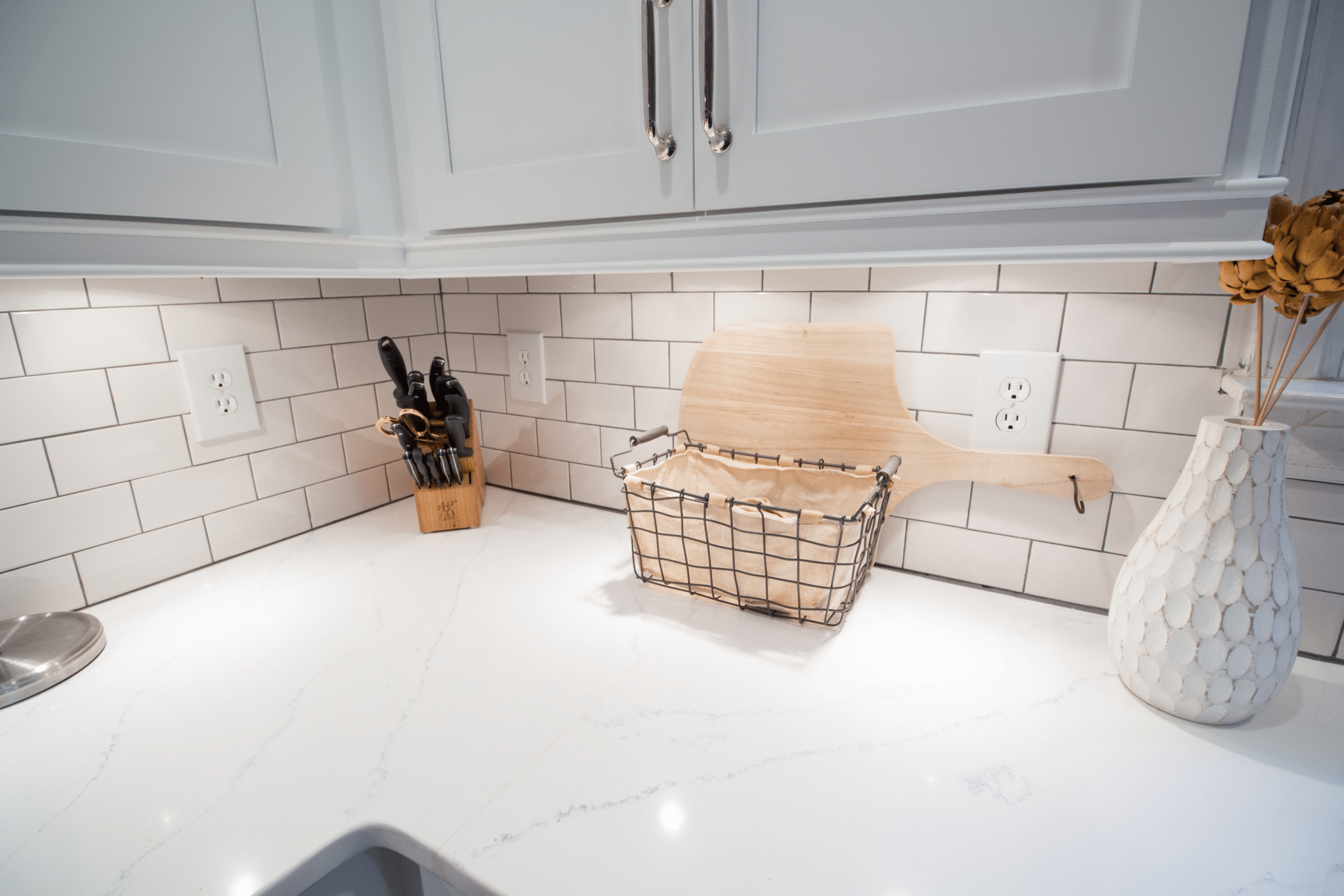 Enhancing Your Kitchen: A Guide to Light Rail Molding Installation ...